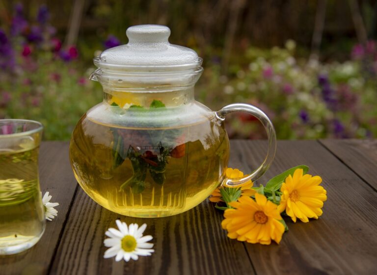 Making Calendula Tea (& 15 Ways to Use It)